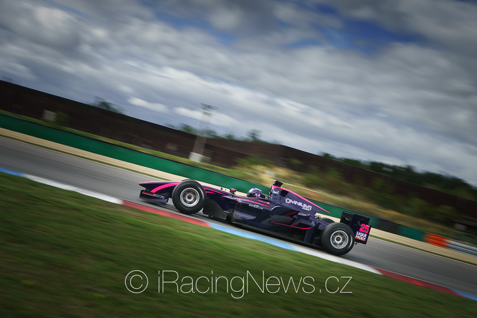 Veronika Cichá pojede se Super Aguri F1